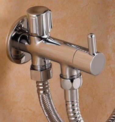 China De Klep van de het Messingshoek van de dubbele uitlaatschakelaar voor Shattaf-Toiletwasmachine Te koop
