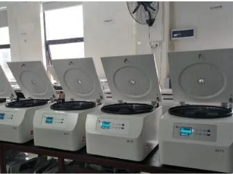 China 4000rpm Swing Out Rotor Floor Standing Extractor Centrifuge For Oil Extraction for sale