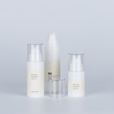 Cina 15ML 30ML 50ML Bottiglia di pompa di lozione trasparente senza aria con tipo di sigillatura SPRAYER PUMPA in vendita