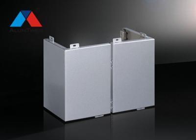 Cina Le coperture di colonna di alluminio del quadrato architettonico rendono incombustibile per il centro commerciale in vendita