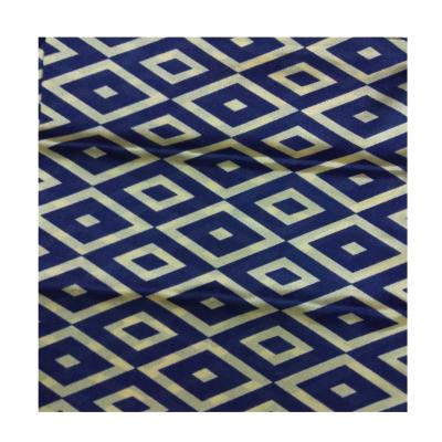 中国 84インチの幅ポリエステルゆがみは生地高力5.7cn/Dtexを編んだ 販売のため