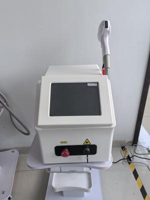 Chine Machine d'épilation laser à diode propre à la peau avec technologie à trois longueurs d'onde à vendre