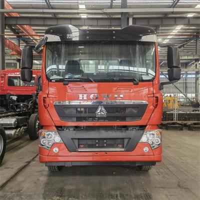 China HOWO 6 Tyre Flatbed Cargo Crane Truck 4X2 With Winch Ramp for sale