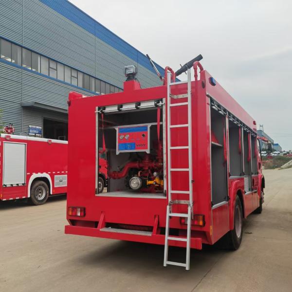 Quality HOWO 5.5CBM Foam Fire Fighter Vehicle , Firefighter Rescue Truck 4X2 for sale