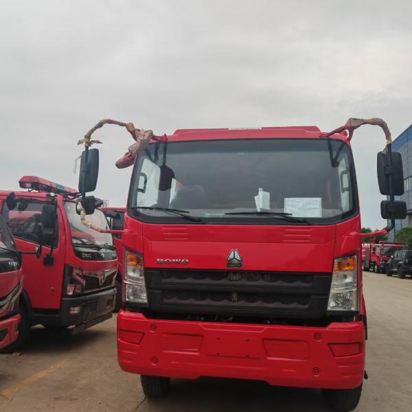 Quality HOWO 5.5CBM Foam Fire Fighter Vehicle , Firefighter Rescue Truck 4X2 for sale