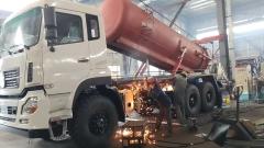 Sinotruck HOWO camión de aspiración de aguas residuales con vacío, camión de depósito séptico de 6000L