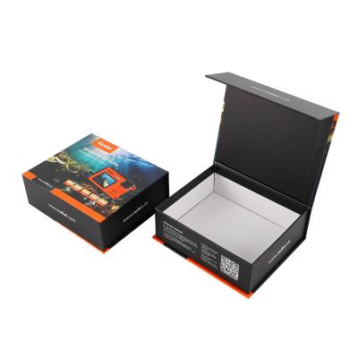中国 折りたたみ式ロゴカスタムマグネット開閉ボックス リサイクル黒紙ギフトボックス 靴 衣類用 販売のため