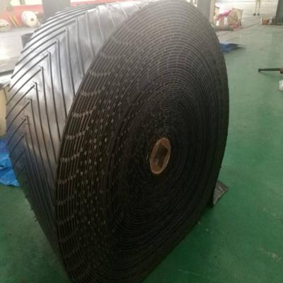 China Black Chevron Pattern Conveyor Belt 8MPa - 25MPa Heat Resistant Belts For Continuous Conveying for sale