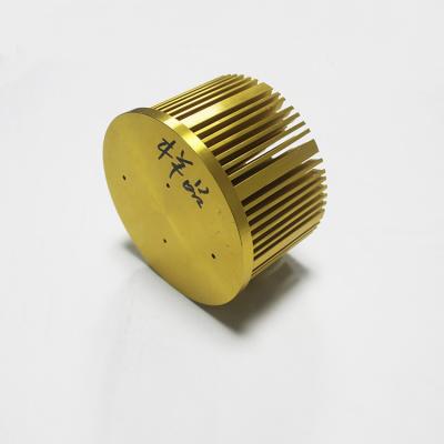 Cina Giro di forgia freddo dorato d'anodizzazione del dissipatore di calore per la luce progressiva del LED in vendita