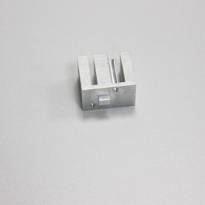 Cina Dissipatore di calore d'argento antiruggine AL6063-T5 anodizzato per elettronica industriale in vendita