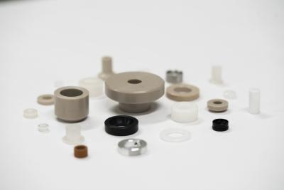 Cina CNC polacco dell'automobile che lavora le parti a macchina di plastica durevoli per medico in vendita