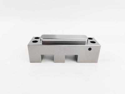 Cina Parti mediche pratiche di fresatrice di CNC, pezzi meccanici argentei del router di CNC in vendita