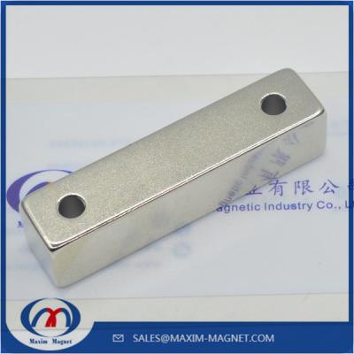 China Imanes del neodimio con los agujeros rectos en venta
