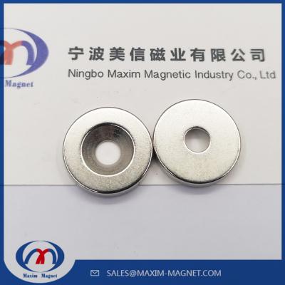 China Disco magnético del neodimio con el agujero avellanado en venta