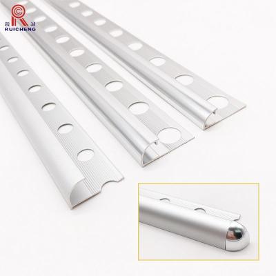 Cina Le mattonelle d'angolo di alluminio bronzee sistemano il materiale di alluminio di spessore 6063 di 0.55mm in vendita
