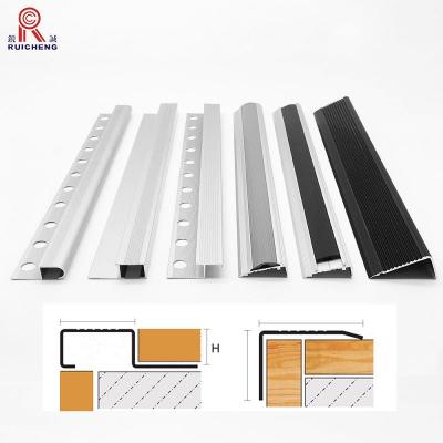 Cina Scala di alluminio resistente di slittamento che fiuta altezza della disposizione 7mm del bordo anodizzata in vendita