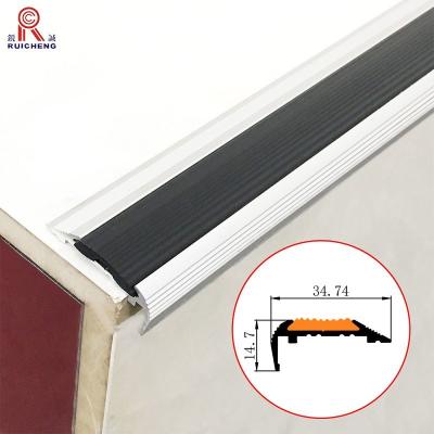Cina Scala di alluminio resistente di slittamento che fiuta altezza della disposizione 7mm del bordo anodizzata in vendita