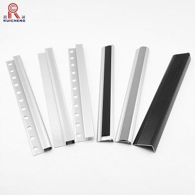 China antislipaluminiumtrede die Randversiering 3m besnuffelen de Oppervlakte van Lengtebedelaars Te koop