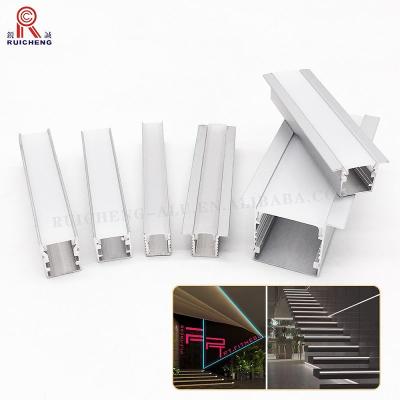 Cina La superficie ha montato la lunghezza di alluminio di profilo 2.5m della luce di striscia del LED decorativa in vendita