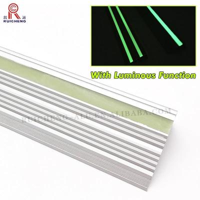 Cina Scala di alluminio ceramica del bordo delle mattonelle che fiuta anti slittamento Photoluminescent in vendita