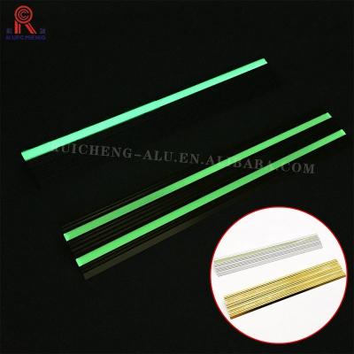 Cina Non slitti la scala di alluminio che fiuta la disposizione del bordo, protettore luminoso di punto del metallo di 3mm in vendita