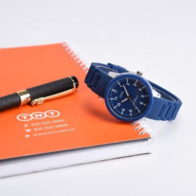Cina Orologio nuovissimo di polsino dell'orologio del silicone per le donne DWG--R0058 in vendita