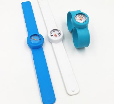 Cina Braccialetto di orologio di schiaffo del silicone di Personised di modo con il movimento del quarzo del Giappone in vendita