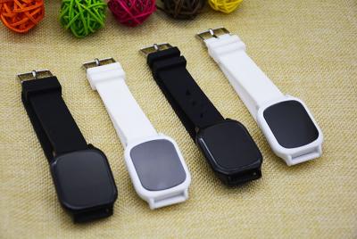 Cina Touch screen dell'orologio principale quadrato variopinto con movimento elettronico cinese in vendita