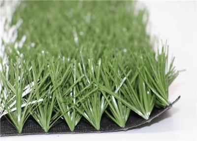 China 8800 Dtex Kunstmatig Gras voor Sportterreinen 3 Kleuren Sterke Cluster die 5 Mensenvoetbal trekken Te koop