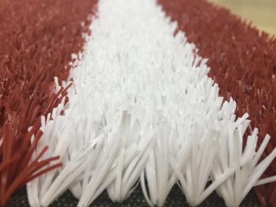 Cina Rotoli artificiale quadrato bianco rosso scuro dell'erba di sport densità 8800 Dtex di altezza 10500 di 4m x di 1m 50mm in vendita
