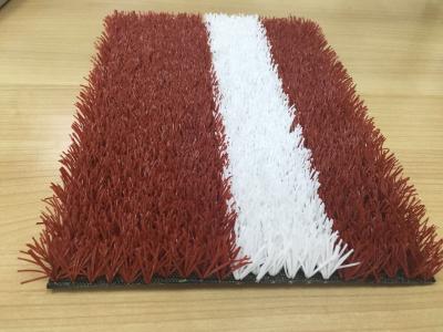 Cina Rotoli artificiale quadrato bianco rosso scuro dell'erba di sport densità 8800 Dtex di altezza 10500 di 4m x di 1m 50mm in vendita