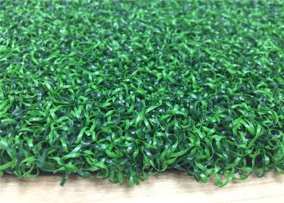 Cina filato netto riccio verde mettente 4500d 52500density di svago di golf del tappeto erboso artificiale 7 8 9 10mm di verde in vendita
