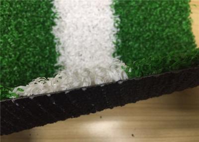 Cina Breve erba artificiale riccia per il campo da giuoco della palla del portone. 20mm 7600d, campo sportivo ad alta densità e verde oliva di green+white in vendita