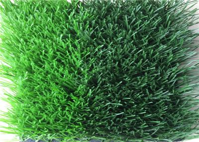 中国 サッカーの人工的な草、競技場のフットボール競技場の茎、薄緑の8800dtexが付いている人工的な泥炭50mm cの形の脊柱。 販売のため