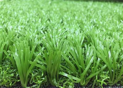 Cina abbellimento del tappeto erboso artificiale, area di svago del campo da giuoco, ampio filato netto con i colori ricci yarn.2, verde del campo in vendita