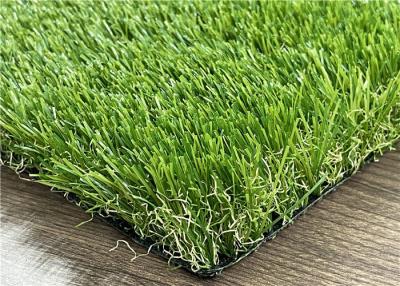 中国 厚い美化の人工的な草Cは4色7000d Cの形の縦の草の壁を形づける 販売のため