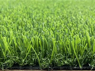 Cina 5 metri erba falsa artificiale all'aperto di 4m x di 3m per campo giochi dei bambini 3 Tone Fibrillate Yarn in vendita