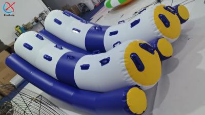 Cina Giochi acquatici gonfiabili per fabbrica, PVC resistente e spesso, altalena galleggiante gonfiabile in vendita