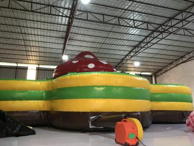 Cina Forma rotonda gonfiabile della città di divertimento del fungo Resistenza UV NESSUN piombo in vendita