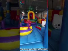 Προσαρμοσμένο Kitty Cat Doraemon Πυροβόλο Παιχνίδι Πόλη Πυροβόλο Σπίτι Σλάιντ Κάστρο Για Τα Παιδιά