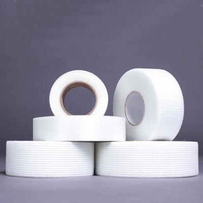 China de Muur Gap die van 8x8 55g/M2 Zelfklevende de Band verbinden van het Glasvezelgrof linnen Te koop
