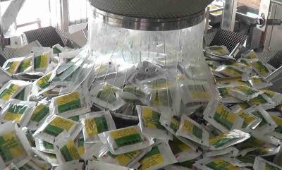 China Cone superior liso giratório do pesador da combinação de Multihead do SUS 304 para saquinhos Cellosilk à venda