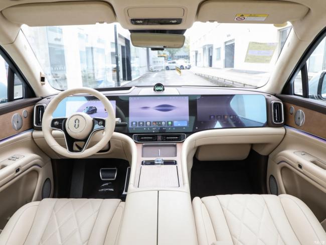 2024 Huawei New Energy Electric Vehicle Aito M9 6 Seats Hybrid Auto EV Car 4WD Large Space SUV