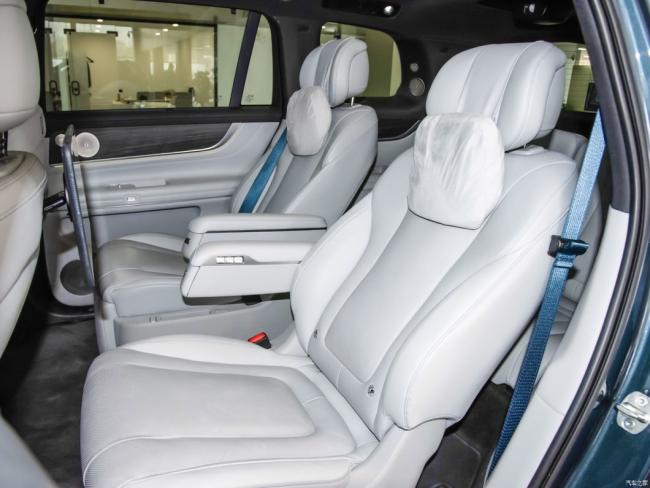 2024 Huawei New Energy Electric Vehicle Aito M9 6 Seats Hybrid Auto EV Car 4WD Large Space SUV