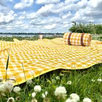 China Personalised Extra Large Packable Floral Picnic Blanket 200x150 cm Waterproof for sale