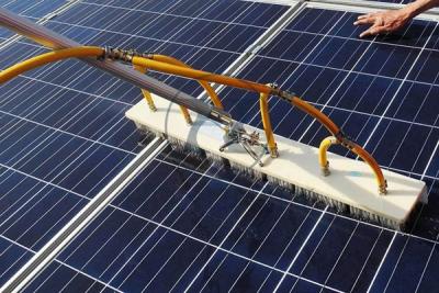 China Honunity Technology Durable Portable Solar Panel Cleaning System Kit Solar Cleaning Brush for more Output for sale