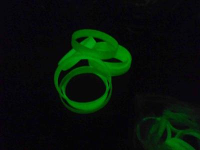 China Glowing Logo Silicone Rubber Wristbands/Bracelet for sale