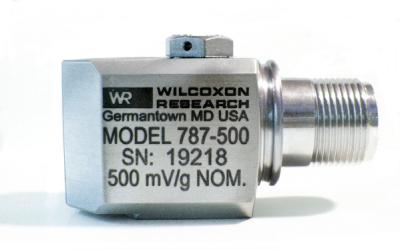 China Robust low frequency accelerometer Amphenol 787-500 with internal shielding and MIL-C-5015 connector for sale