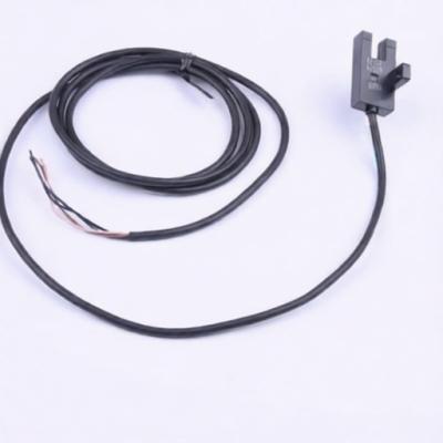 China OMRON EE SX672 WR 1M Slot Type Photomicrosensor with 5 to 24 Volt Operating Voltage and Connector Method for sale