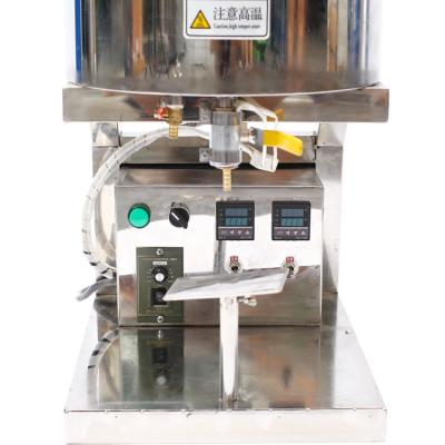 China Lippenstiftproductielijn 20L Verwarming Lipenstiftvulmachine Zilver roestvrij staal Te koop